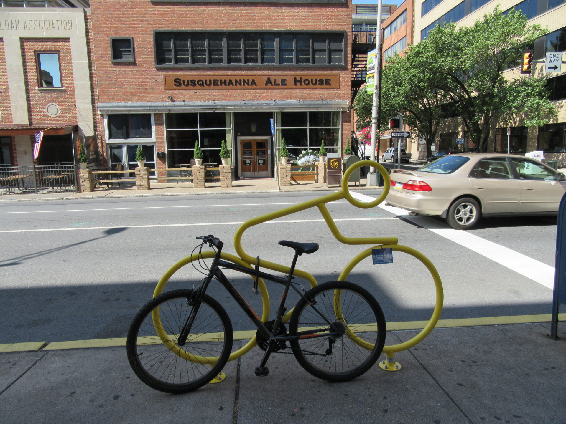 Harrisburg - Pine St. & 2nd St. (Santander) - Commute PA